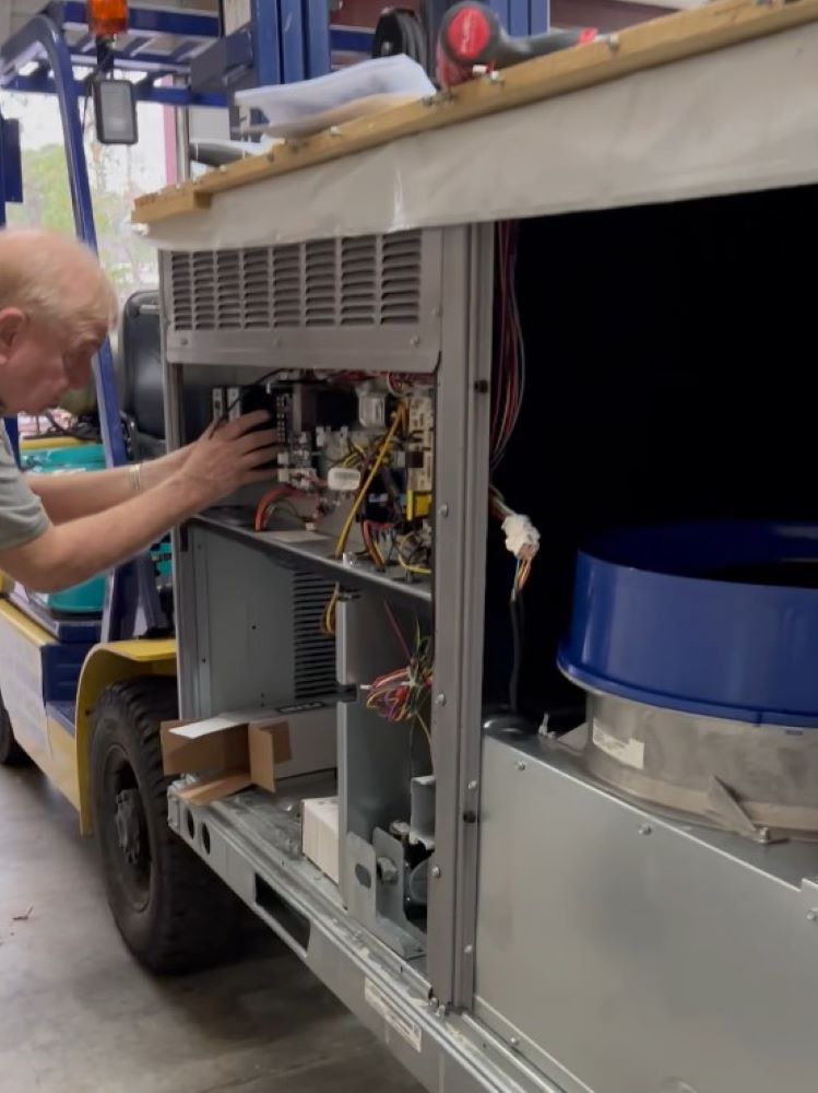 Commercial HVAC Package Unit Cools Charleston, SC Pizza Restaurant ...